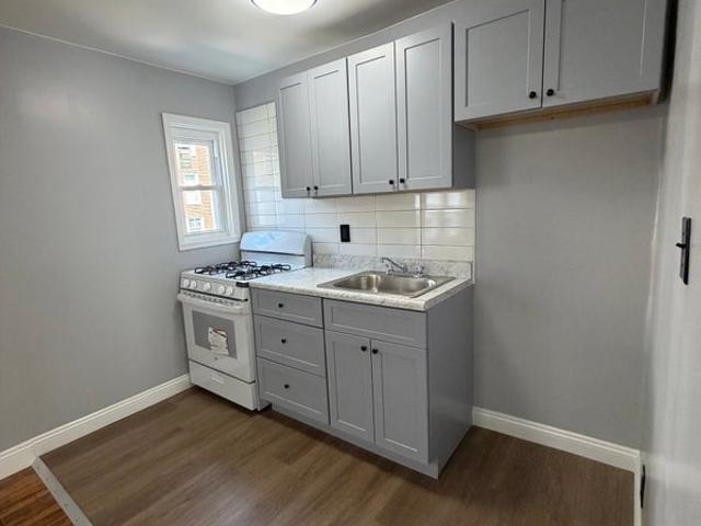 Beautiful One Bedroom Apartment Now Available In E