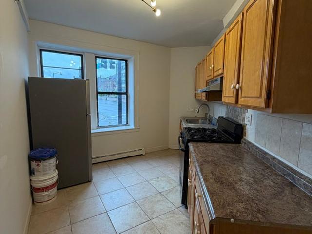 Beautiful One Bedroom Apartment Now Available In O