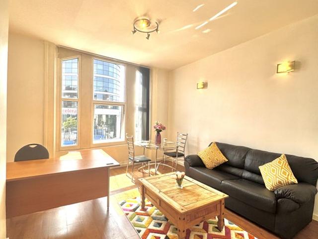 Beautiful One Bedroom Apartment on Prescot St