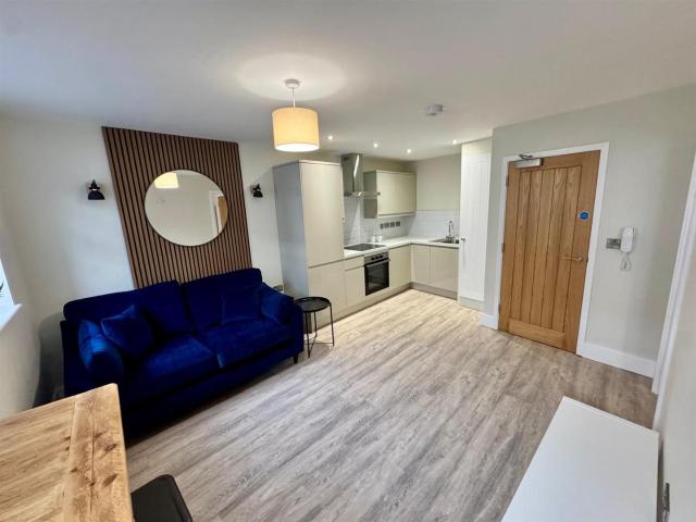 Beautiful One Bedroom Apartment – Lace Market, Nottingham No Deposit Option Available To Let – Fully Furnished – Available from July 2026 – Suitable for Students or Professionals Situated in the heart of Nottingham’s historic Lace Market conservation ar