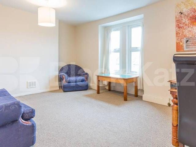 Beautiful one bedroom apartment set in a period conversion