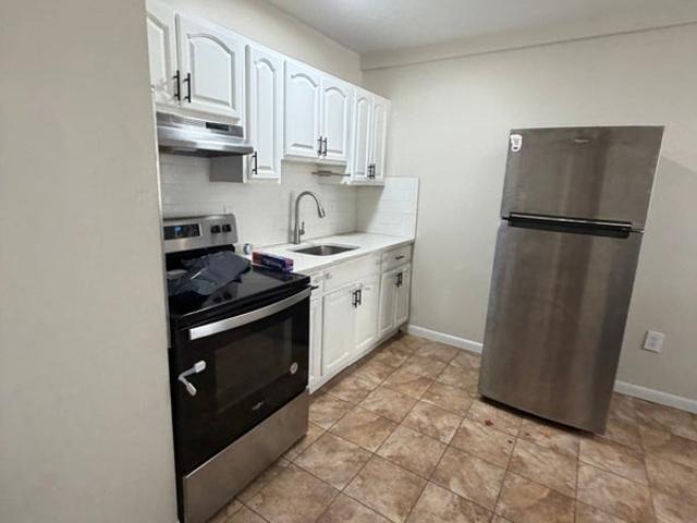 Beautiful One Bedroom Available In East Orange!