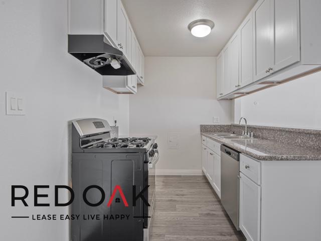 Beautiful One Bedroom Drenched in Natural Light, On Site Laundry, and a Community Swimming Pool ~ In Prime Reseda!
