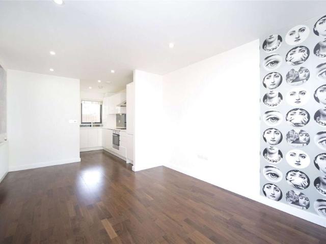 Beautiful one bedroom flat in a well kept development