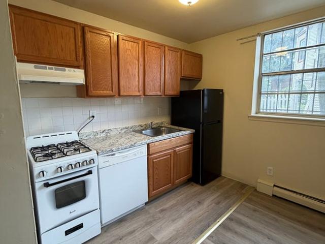 Beautiful One Bedroom Now Available In East Orange