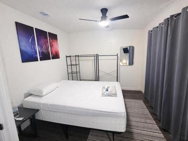 Beautiful Oak Cliff Home – All‑Inclusive Private Rooms, High‑Quality PadMates | Close to Inland Port, Amazon Fulfillment Center & Universities | Move In Ready