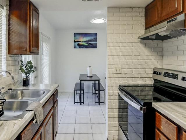 Beautiful Old Seminole Heights! 5 min WALK to BUS
