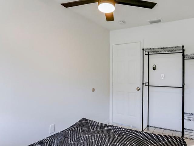 Beautiful Old Seminole Heights! 5 min WALK to BUS Line !