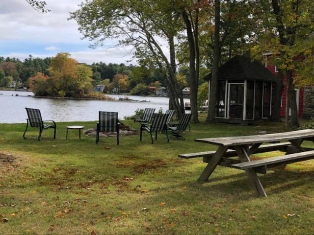 Beautiful Lakeside Home Seeking Chill Roommate