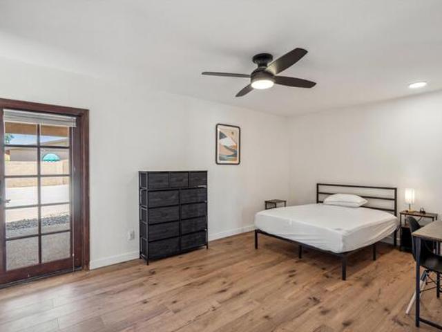 Beautiful Large Home and Grounds! in North Phoenix! Bi Weekly Cleaning. Free Laundry + high speed Wifi Close to I 17, Located super close to Public Transportation 3minute walk less than.1mile, shops nearby