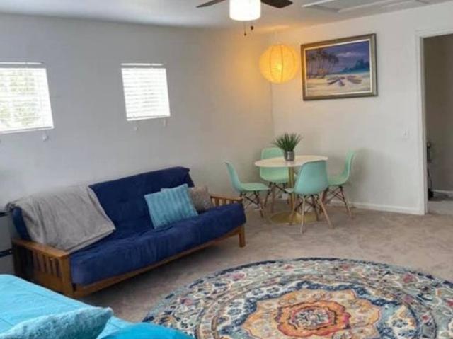 Beautiful Large Studio/ Loft in Female Only Home