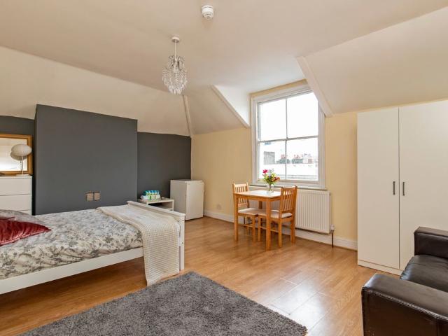 Beautiful Large Victorian House in Stoke Newington Room 8