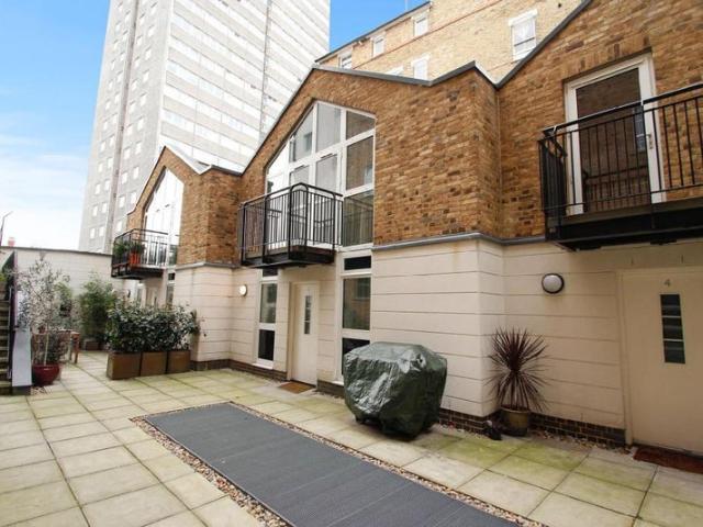 Beautiful Luxurious 2 bed Mews House!