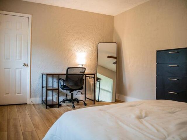 Beautiful & Modern Maitland House with Renovated Kitchen & Dining Area