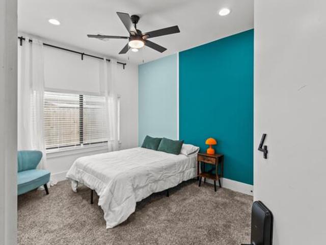 Beautiful & modern Houston Duplex near Bus Stops, Family Dollar, Walgreens, McDonald's & Jack in the Box!