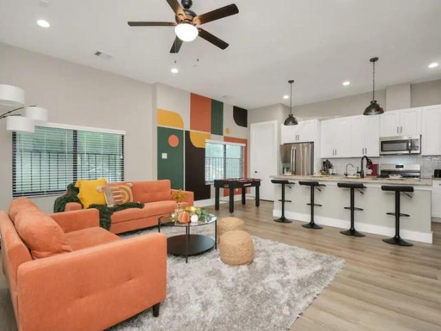 Beautiful & modern Houston Duplex near Bus Stops