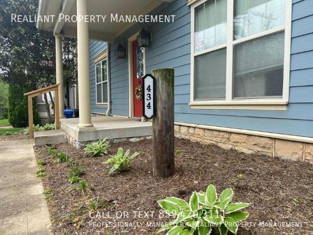Beautiful modern upstairs condo with 2 full baths! Pet friendly, with generous parking!