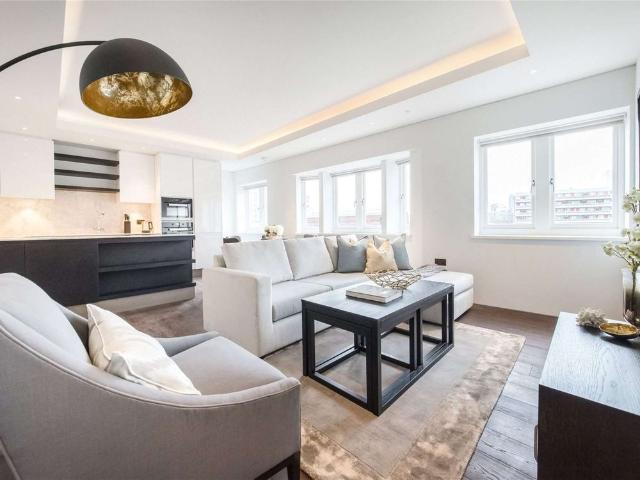 Beautiful modern 3 bedroom, 2 bathroom apartment, enviably located with easy access to the South Bank and Waterloo