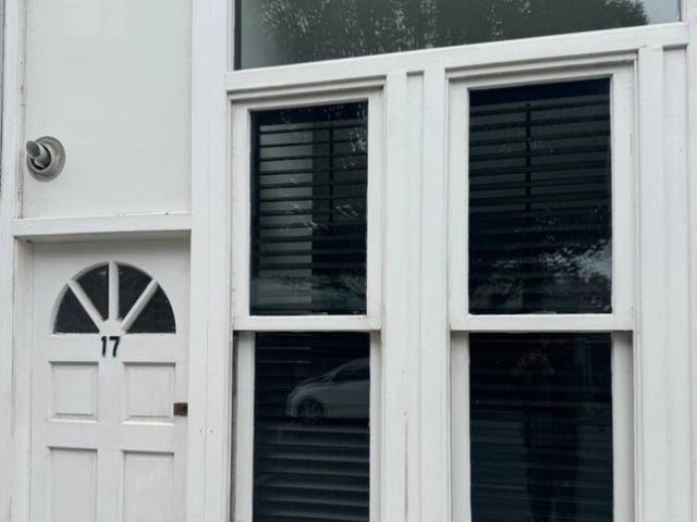 Beautiful Main door One Bedroom Flat in Mornigside