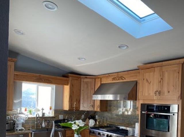 Beautiful master bedroom in great safe neighborhoo