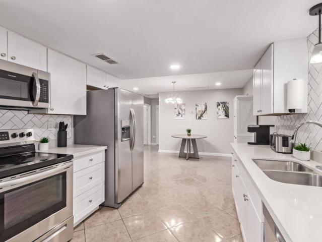 BEAUTIFUL Mesa House WALKING DISTANCE to Light Rai