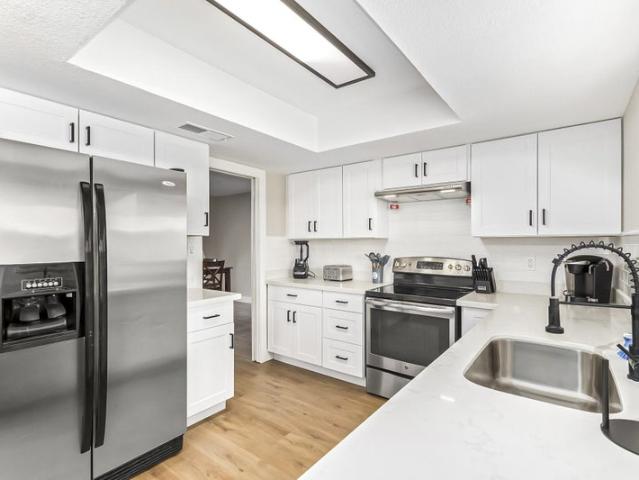 Beautiful Mesa House with Spacious Rooms & Workspa