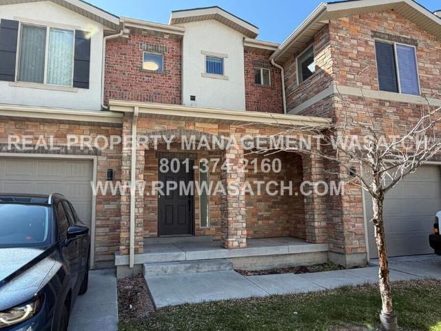 Beautiful Murray Townhome Prime Location