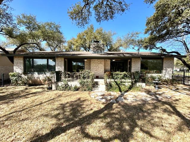 Beautiful Northwest Austin 3 bedroom, 2.5 bath home on the golf course