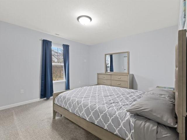 Beautiful new home in Lawrence Professionally cleaned All inclusive