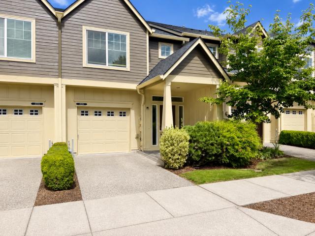 Beautiful New 3 bed 2.5 bath Home with HOA Pool Access!