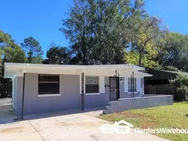 Beautiful Newly Remodeled home available now 3403 Gladys St
