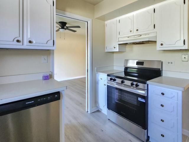 Beautiful newly remodeled 2 bed 1.5 bath townhouse unit in Barrington