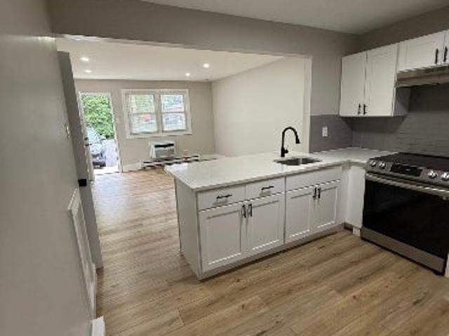 Beautiful Newly Renovated 1 Bedroom Apartment!