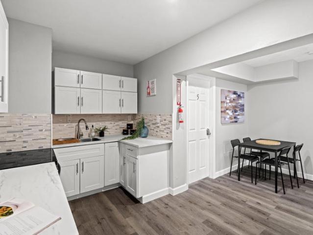 Beautiful & newlyrenovated Clearwater with Back