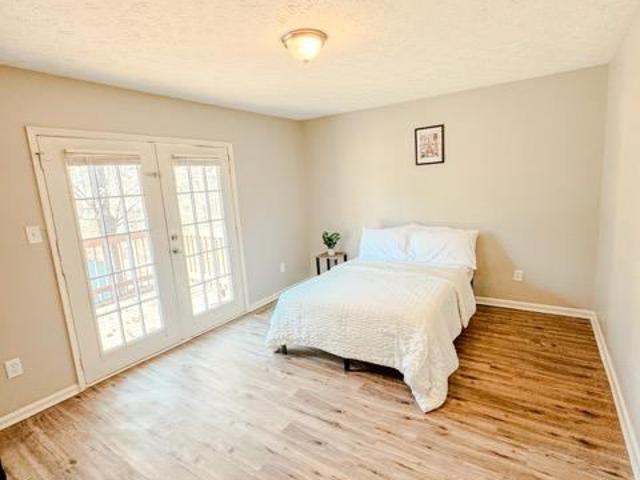 Beautiful & newlyrenovated Ellenwood House with Di