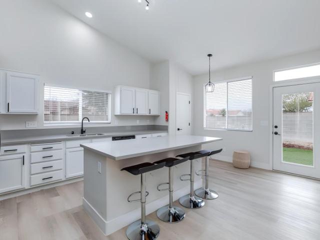 Beautiful & newlyrenovated North Las Vegas House w