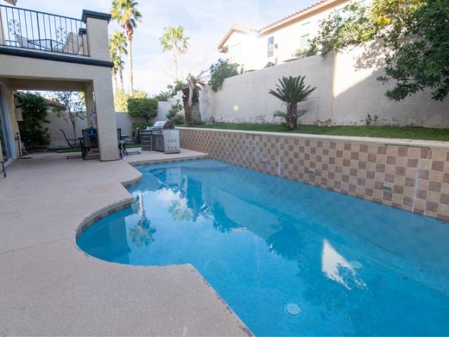 Beautiful Nestled Home In Green Valley