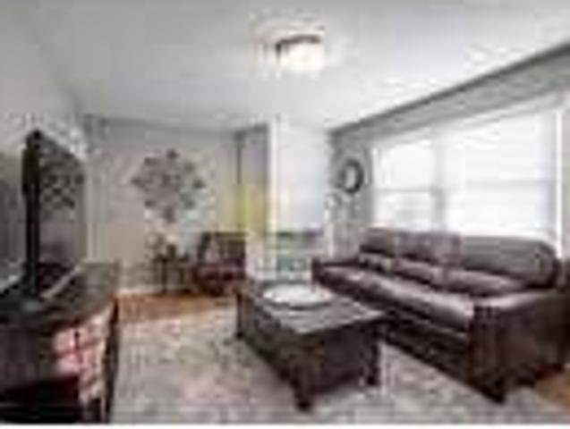 Beautiful South Kansas City 3 bedrooms 2.5 bathrooms house