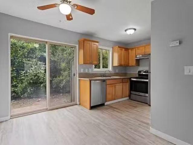 Beautiful soon to be remodeled 2bed/1bath! Must come and look!.