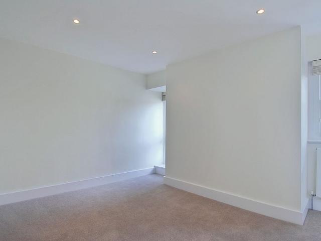 Beautiful self contained one bedroom apartment with private roof terrace situated on the third floor of an attractive and well maintained period building