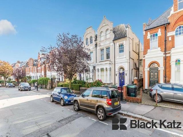 Beautiful & spacious 1 double bedroom property on the very popular Weston Park