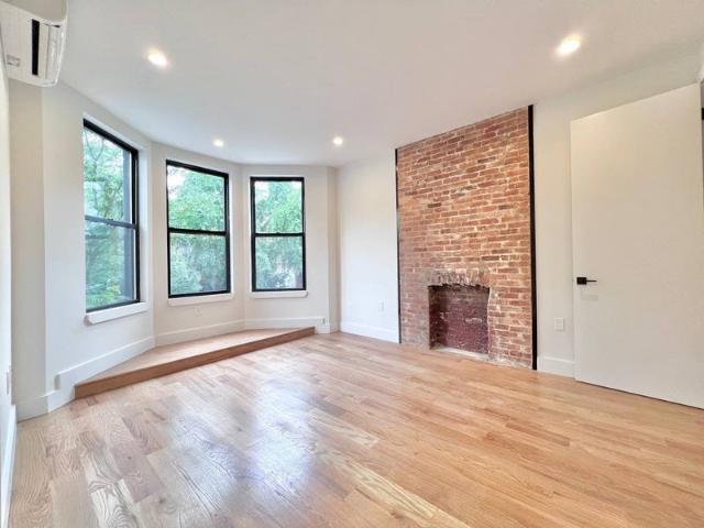 Beautiful & Spacious 4BR/4BA in Crown Heights