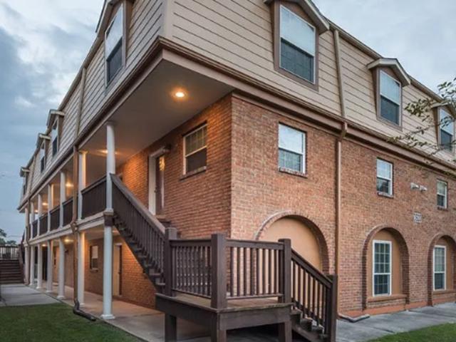 Beautiful & Spacious Apartments in the Heart of Metairie! 1 Bedroom Apartment for Rent at 4020 Hessmer Ave, Metairie, LA 70002