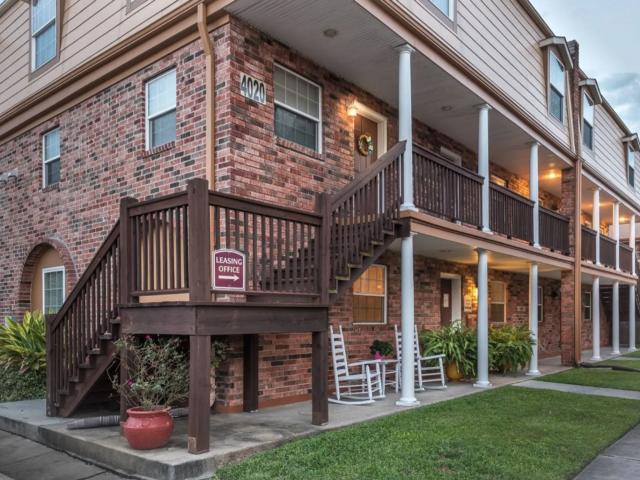 Beautiful & Spacious Apartments in the Heart of Metairie!