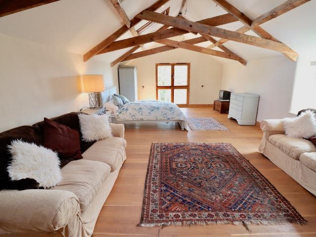 Beautiful & Spacious Barn Conversion to Let in Fitzhead