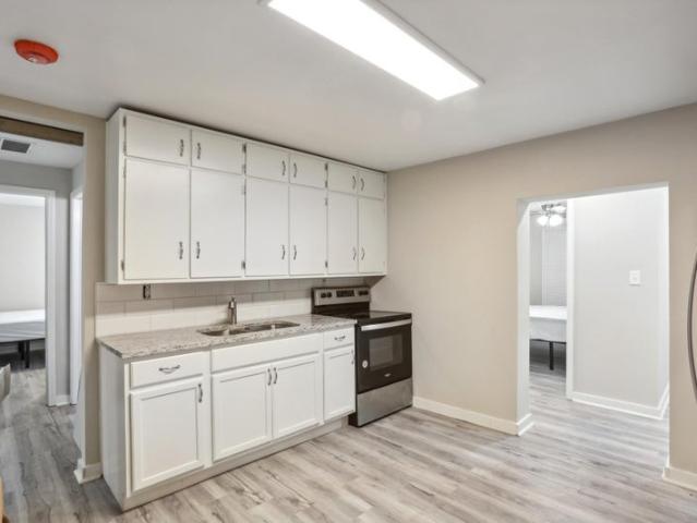 Beautiful & spacious Ellenwood Duplex Multiplex w