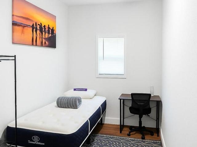 Beautiful, Spacious Home within TenMinute Walk to