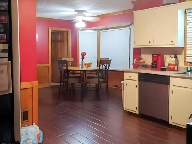 Beautiful & spacious Snellville House with Workspa