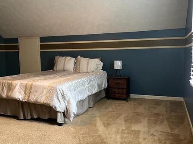 Beautiful & spacious Snellville House with Workspace