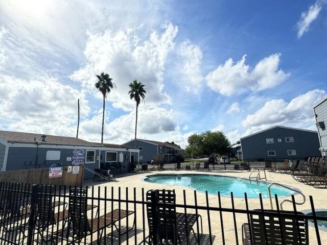 Beautiful, spacious property with an excellent location! 1 Bedroom Apartment for Rent at 6730 Everhart Rd, Corpus Christi, TX 78413 South Side